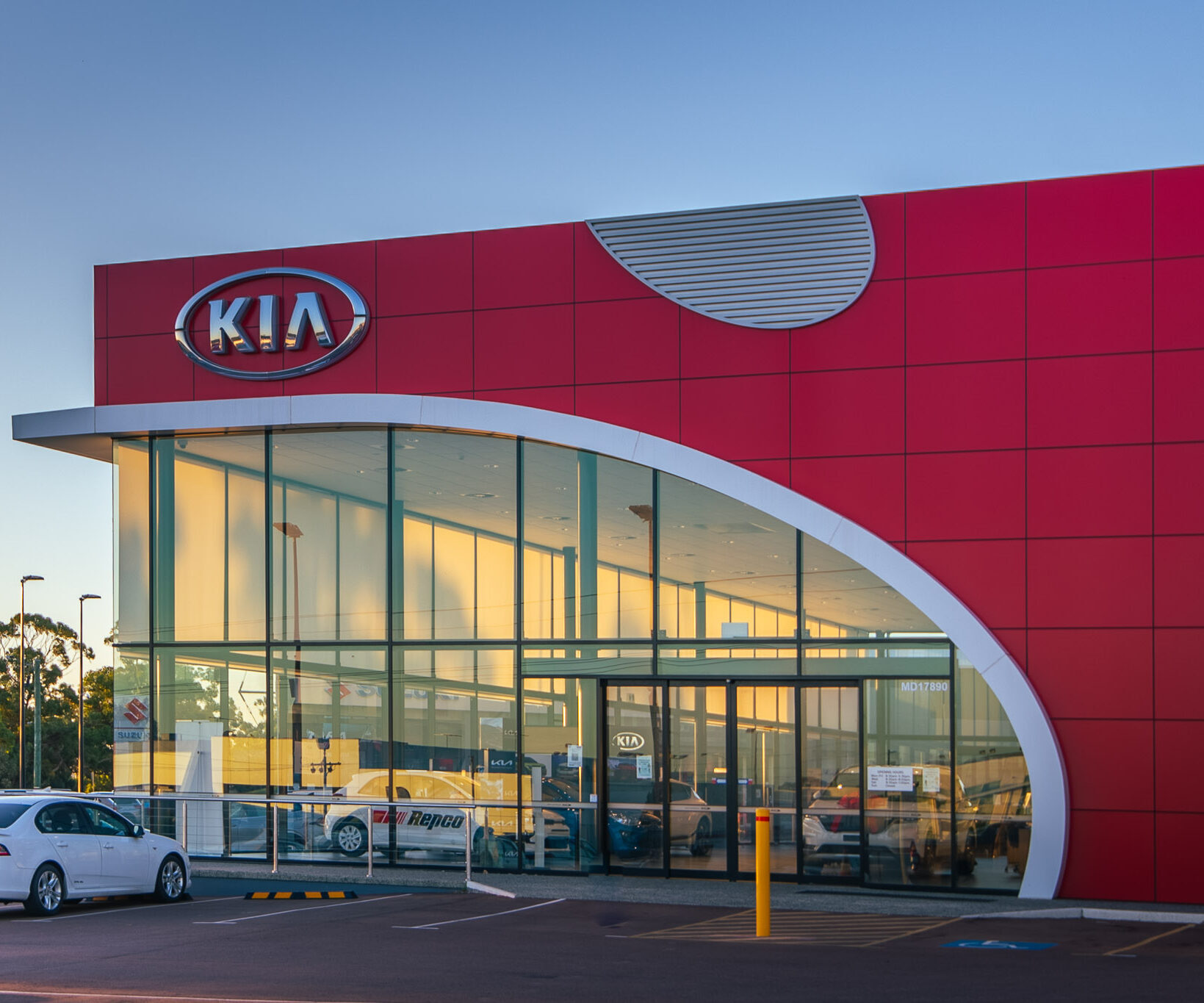 Glass Facades – Metro Glass